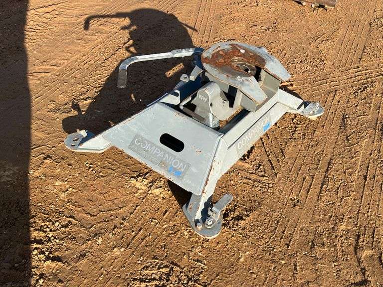 B&W Fifth Wheel Hitch for Dodge Factory Puck System - JJ Merchant