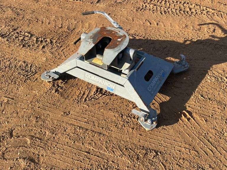 B&W Fifth Wheel Hitch for Dodge Factory Puck System - JJ Merchant