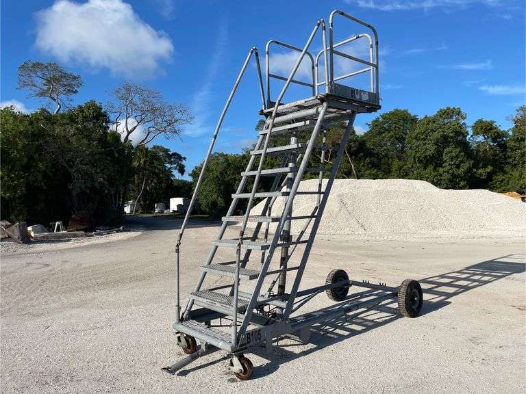 Towable Aircraft Maintenance Platform - JJ Merchant LLC