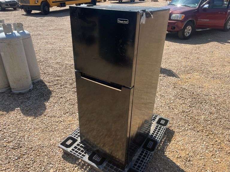 Magic Chef Refrigerator - JJ Merchant