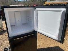 Magic Chef Refrigerator - JJ Merchant