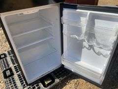 Magic Chef Refrigerator - JJ Merchant