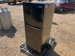 Magic Chef Refrigerator - JJ Merchant