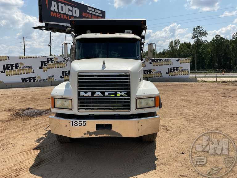 2002 MACK CL713 TRI-AXLE DUMP TRUCK VIN: 1M2AD62C92M011783 - Jeff Martin Auctioneers, Inc.