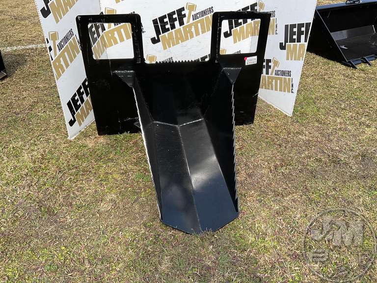 KC TREE SPADE SN: 718 40 INCHES - Jeff Martin Auctioneers, Inc.