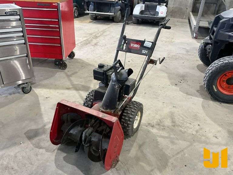 TORO 521 WALK BEHIND SNOW BLOWER SN: 6905717 - Jeff Martin Auctioneers ...