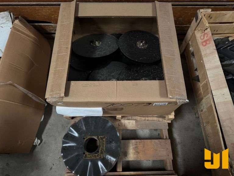 15” WHITE PLANTER DOUBLE DISC OPENERS - Jeff Martin Auctioneers, Inc.