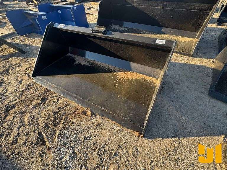 KC SMOOTH BUCKET 66 INCHES - Jeff Martin Auctioneers, Inc.