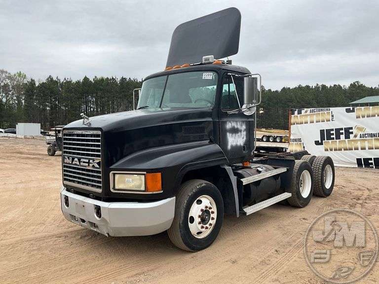 2001 MACK CH TANDEM AXLE DAY CAB TRUCK TRACTOR VIN: 1M1AA13Y91W138546 ...