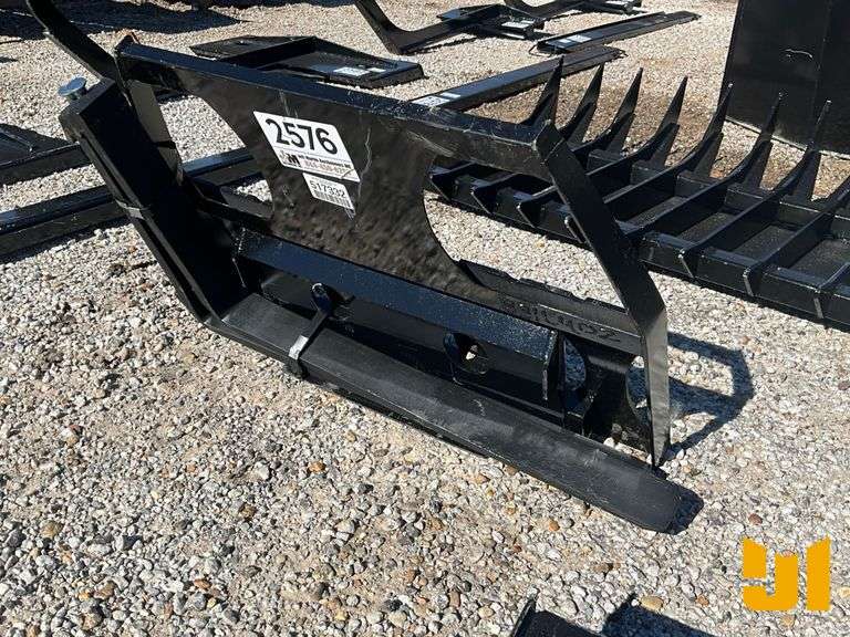 KC 36" MINI UNIVERSAL FORK FRAME - Jeff Martin Auctioneers, Inc.