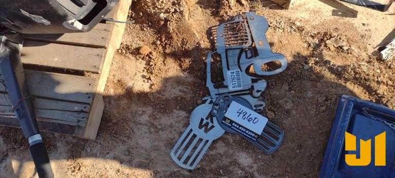 KW SIGNS, INTERNATIONAL TRUCK SIGN - Jeff Martin Auctioneers, Inc.