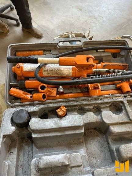 CENTRAL HYDRAULIC PORTABLE PULLER 4 TON - Jeff Martin Auctioneers, Inc.