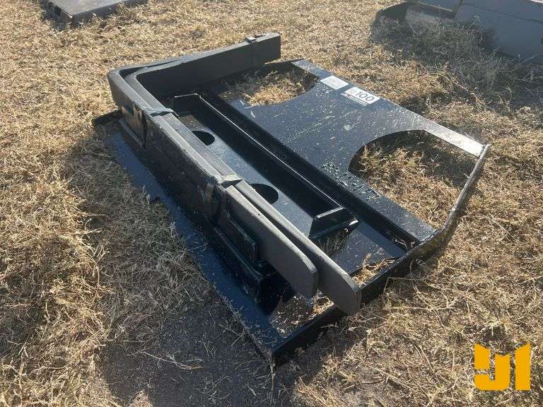 KC MINI UNIVERSAL FORK FRAME 36 INCHES - Jeff Martin Auctioneers, Inc.