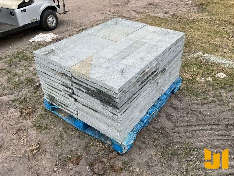 PALLET OF 1.5" BLUESTONE PATIO KIT - Jeff Martin Auctioneers, Inc.