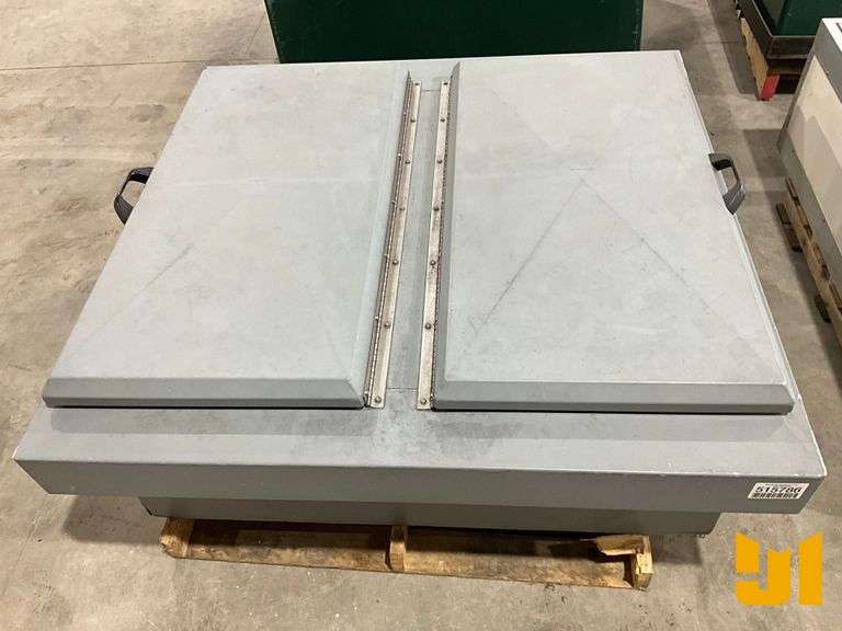CLUB CAR BEVERAGE COOLER INSERT GOLF CART - Jeff Martin Auctioneers, Inc.
