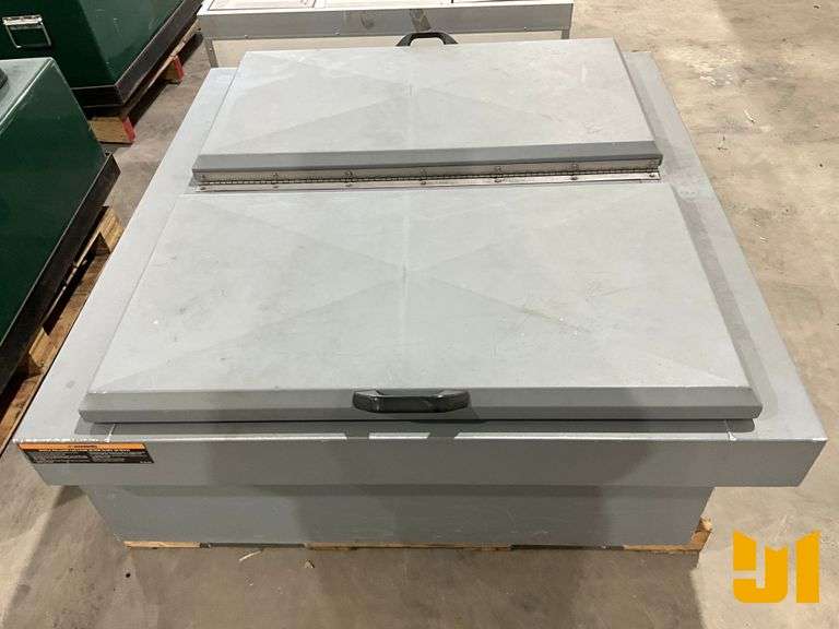 CLUB CAR BEVERAGE COOLER INSERT GOLF CART - Jeff Martin Auctioneers, Inc.