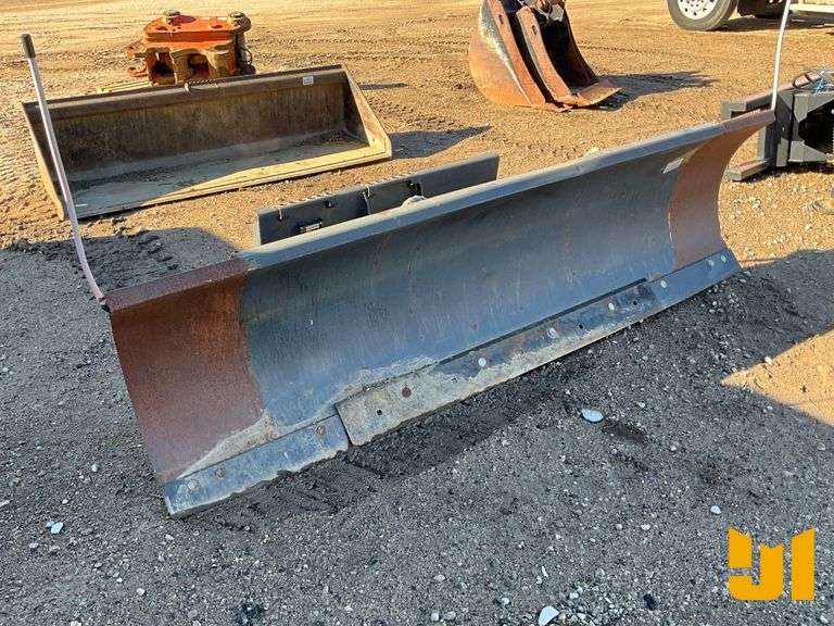 BOCAT 8' SNOW BLADE SN: 223101952 - Jeff Martin Auctioneers, Inc.