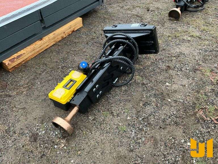 UNUSED 2025 GIYI GY-D45 MINI SKID STEER POST DRIVER 24 INCH - Jeff ...