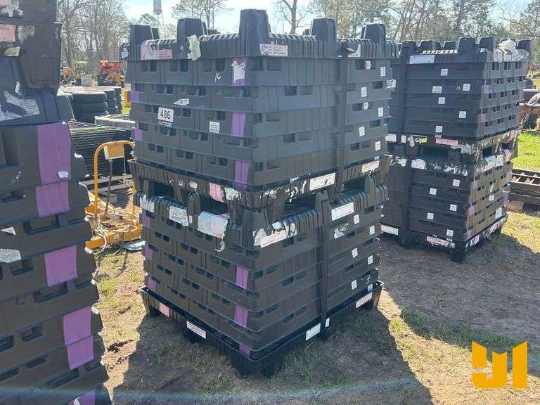 QTY(16) PLASTIC PALLETS - Jeff Martin Auctioneers, Inc.