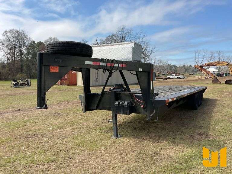 HOMEMADE TRAILER 30' FLATBED TRAILER - Jeff Martin Auctioneers, Inc.