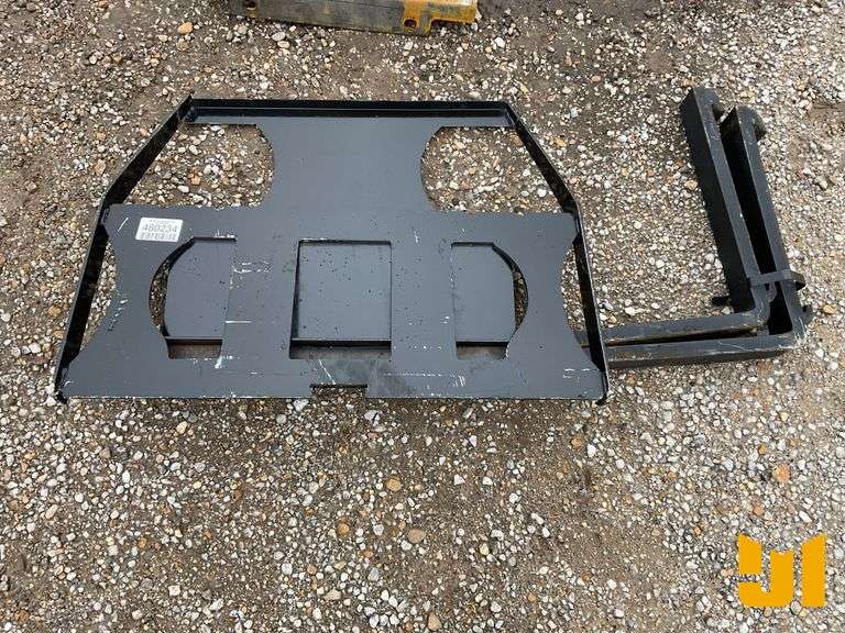 UNUSED KC 36" MINI UNIVERSAL FORK FRAME - Jeff Martin Auctioneers, Inc.