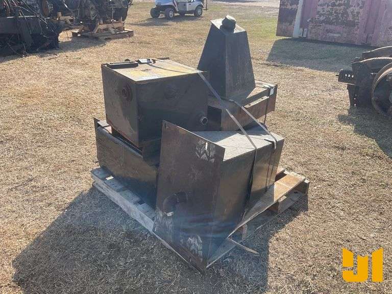 PALLET OF DUMP TRUCK HYDRAULIC TANKS - Jeff Martin Auctioneers, Inc.