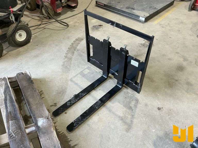 UNUSED 32" MINI FORKS & PLATE - Jeff Martin Auctioneers, Inc.