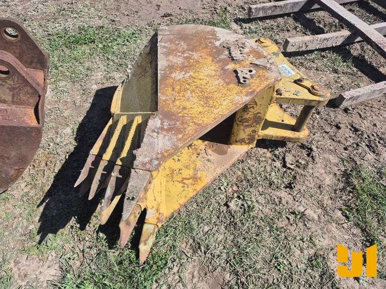 17 IN. V BOTTOM BUCKET - Jeff Martin Auctioneers, Inc.