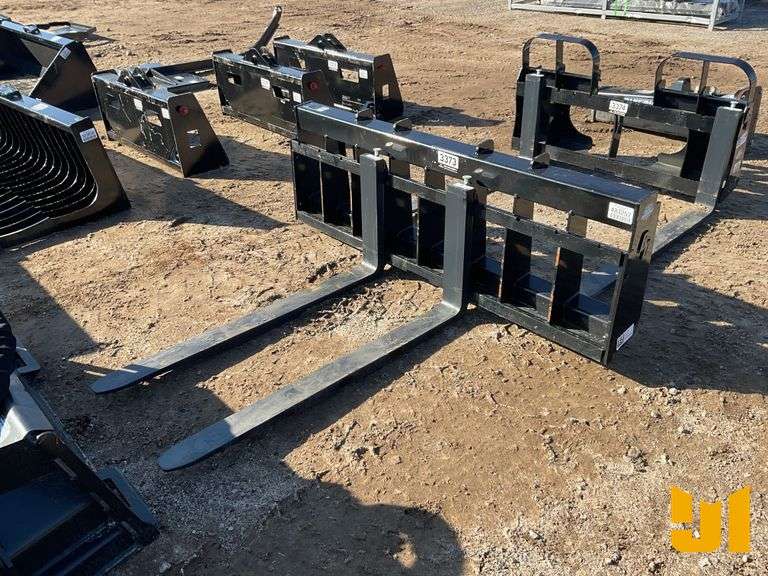 BLUE DIAMOND ATTACHMENTS 66 INCH FORKS SN: 176901 - Jeff Martin ...