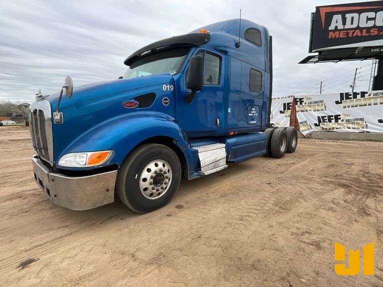 2006 PETERBILT 387 TANDEM AXLE TRUCK TRACTOR VIN: 1XP7DB9X16D641365 - Jeff Martin Auctioneers, Inc.