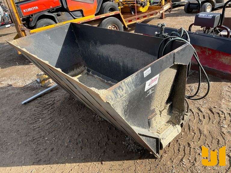 MENSCH SIDE SHOOTER BUCKET 7 FT SN: 24709 - Jeff Martin Auctioneers, Inc.