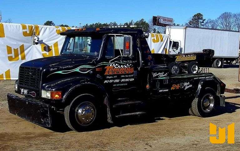 1995 INTERNATIONAL 4700 SINGLE AXLE WRECKER VIN: 1HTSCABM1SH656737 ...