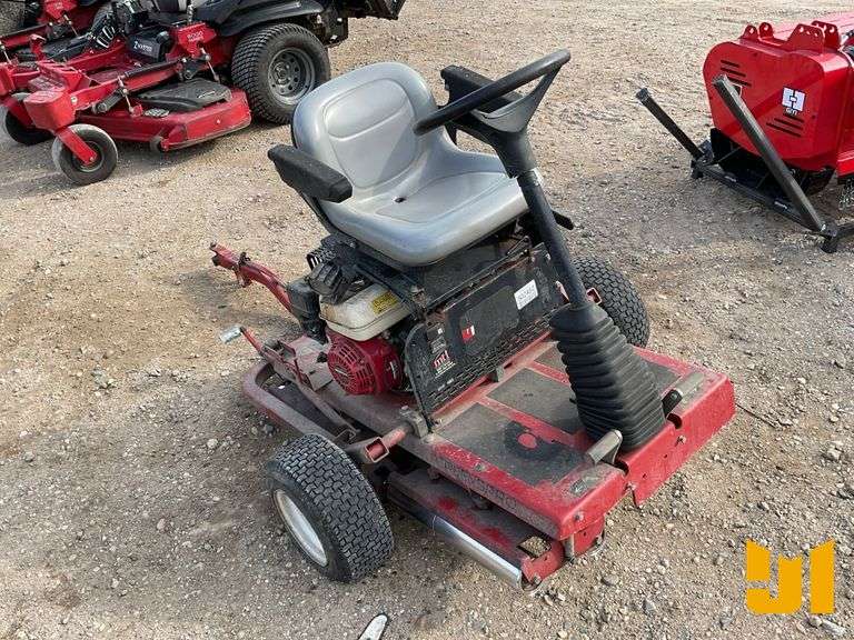 2017 TORO GREENSPRO 1260 GREENS ROLLER - Jeff Martin Auctioneers, Inc.