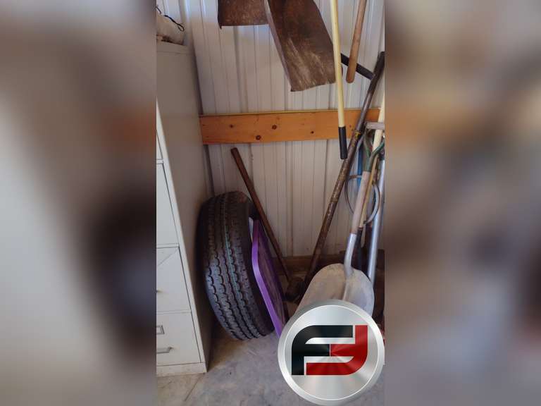 1 MURRAY AND HAND TOOLS - Freije & Freije Auctioneers