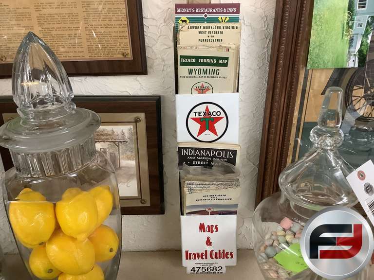 TEXACO MAPS & TRAVEL GUIDE HOLDER WITH MAPS - Freije & Freije Auctioneers