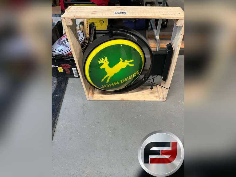 JOHN DEERE LIGHT UP SPINNING WALL SIGN - Freije & Freije Auctioneers