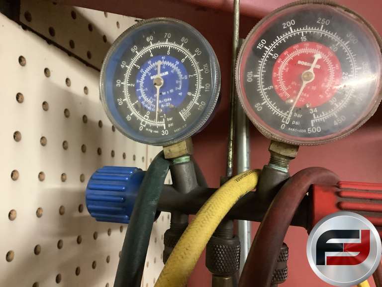 ROBINAIR AC RECHARGING HOSES AND GUAGES - Freije & Freije Auctioneers