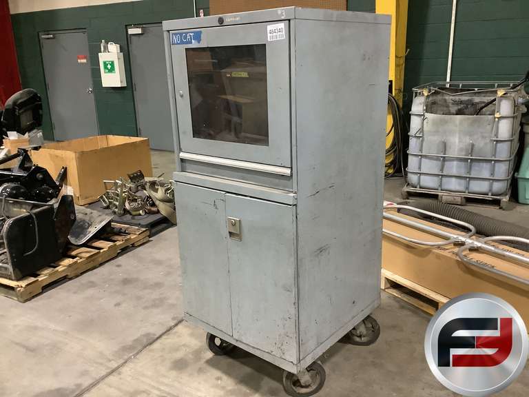 COMPUTER CABINET ON WHEELS, OLD MONITOR AND KEY BOARD, HP - Freije ...