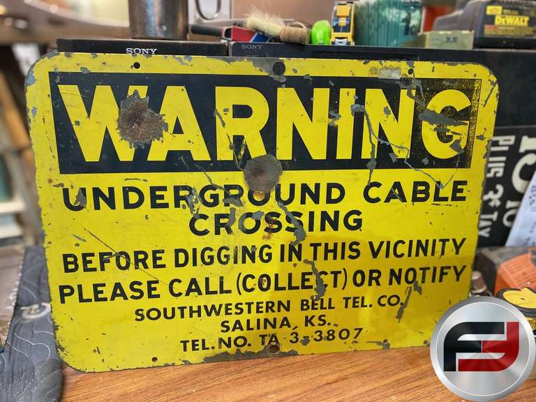 WARNING UNDEGROUND CABLE CROSSING SIGN - Freije & Freije Auctioneers