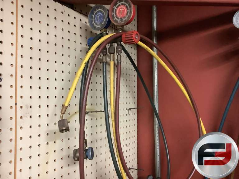 ROBINAIR AC RECHARGING HOSES AND GUAGES - Freije & Freije Auctioneers