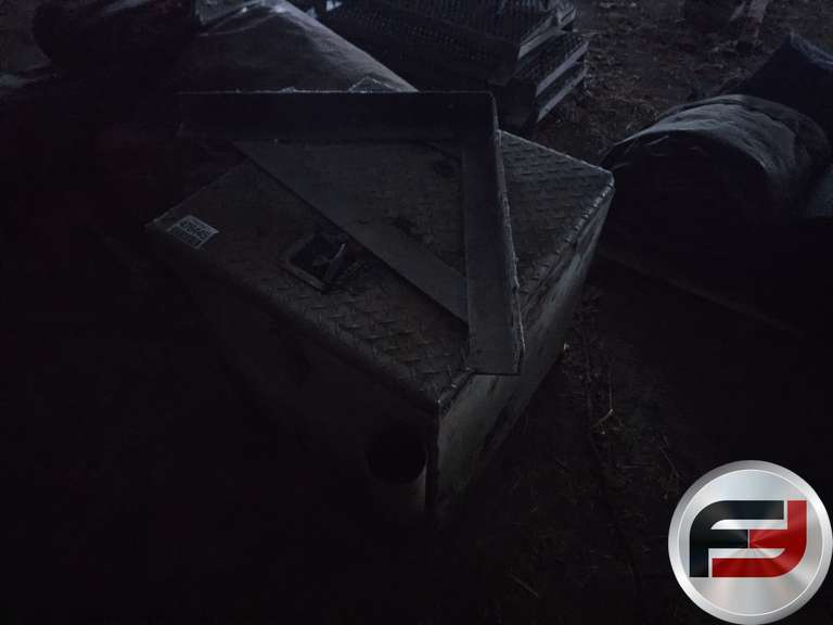 MERRIT SIDE BOX WITH BRACKETS - Freije & Freije Auctioneers