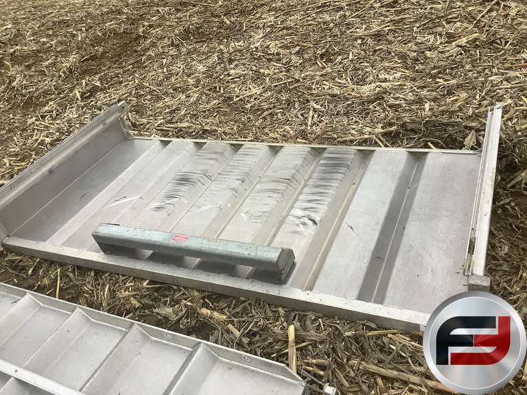 FLATBED TRAILER HEADACHE RACK WITH CHAIN HOLDERS - Freije & Freije ...