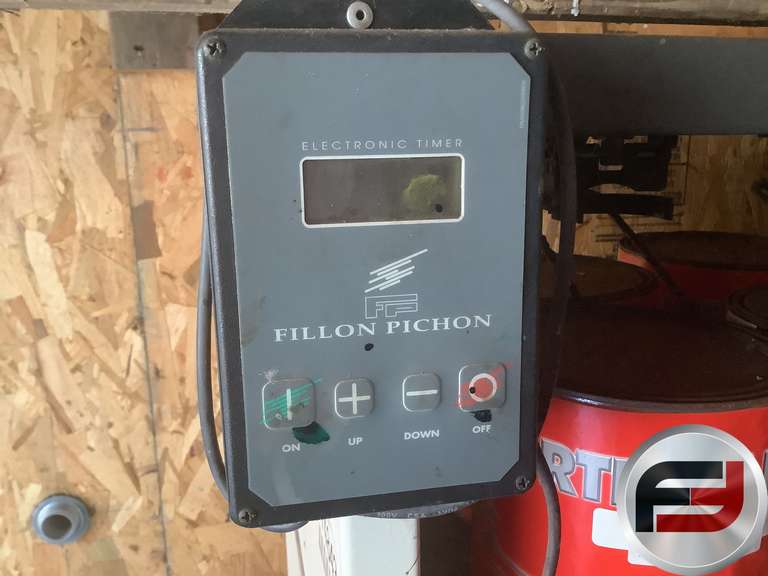 FILLON PICHON MIXING SHELFS - Freije & Freije Auctioneers