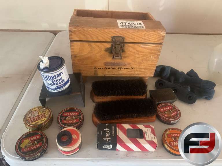 BOX OF BOOT POLISH AND SHINE KIT - Freije & Freije Auctioneers