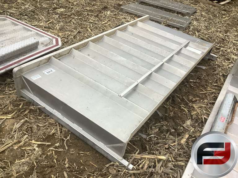 FLATBED TRAILER HEADACHE RACK WITH CHAIN HOLDER - Freije & Freije ...