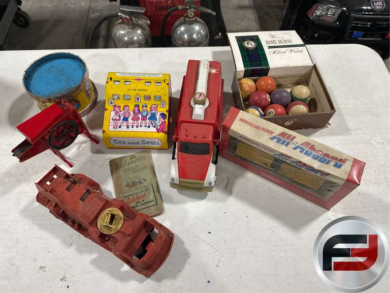 LOT OF VINTAGE TOYS INCLUDING SEE AND SPELL, TIN DRUN, - Freije ...