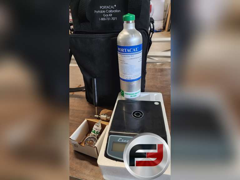 PORTACAL PORTABLE CALIBRATION GAS KIT W/ ESCALI SCALE - Freije & Freije Auctioneers