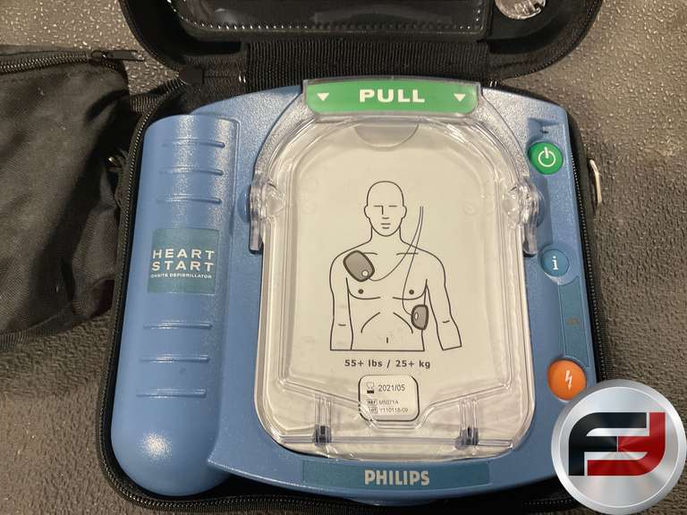 PHILIPS HEARTSTART DEFIBRILLATOR, AVON C50 GAS MASK - Freije & Freije ...