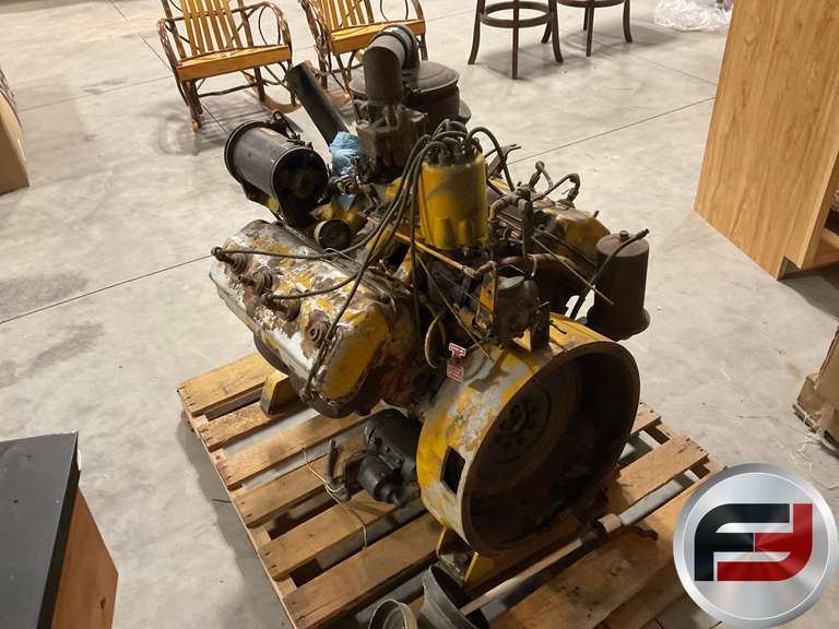 CHRYSLER INDUSTRIAL HEMI COMPLETE ENGINE - Freije & Freije Auctioneers