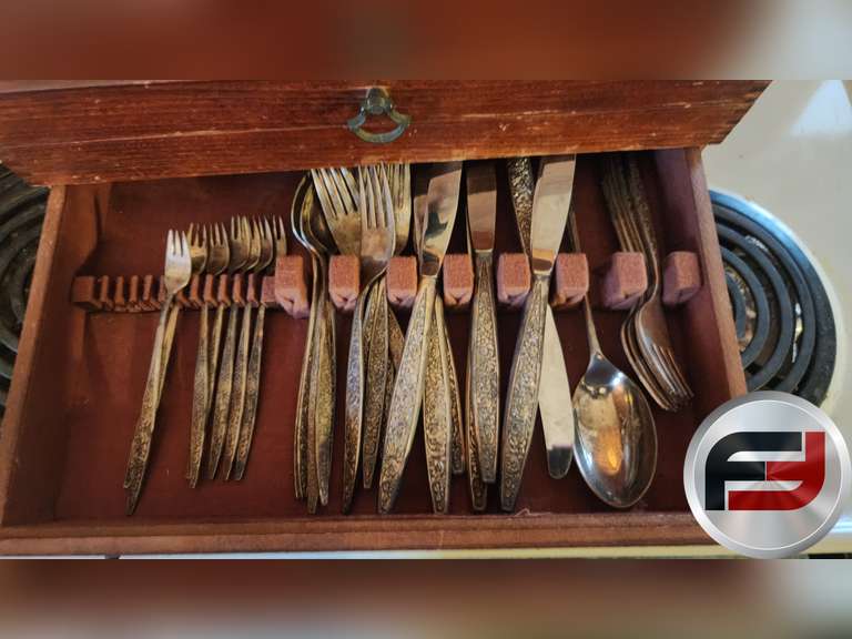 NAKEN'S TARNISH PROOF SILVERWARE IN ORIGINAL WOOD CHEST - Freije ...